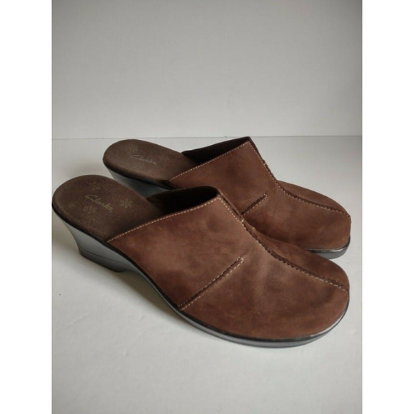 Clarks | Shoes | Clarks Brown Leather Suede Clogs Mules Womens Sz 9 M ...